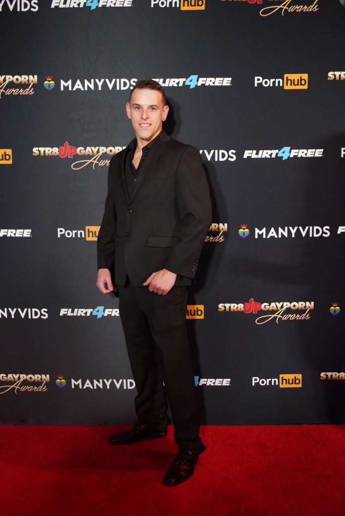 PHOTO GALLERY: Even More Red Carpet Looks As The Stars Arrived At The ...